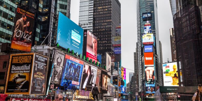 Perbedaan Iklan Billboard, Videotron, dan Megatron: Mana yang Paling ...